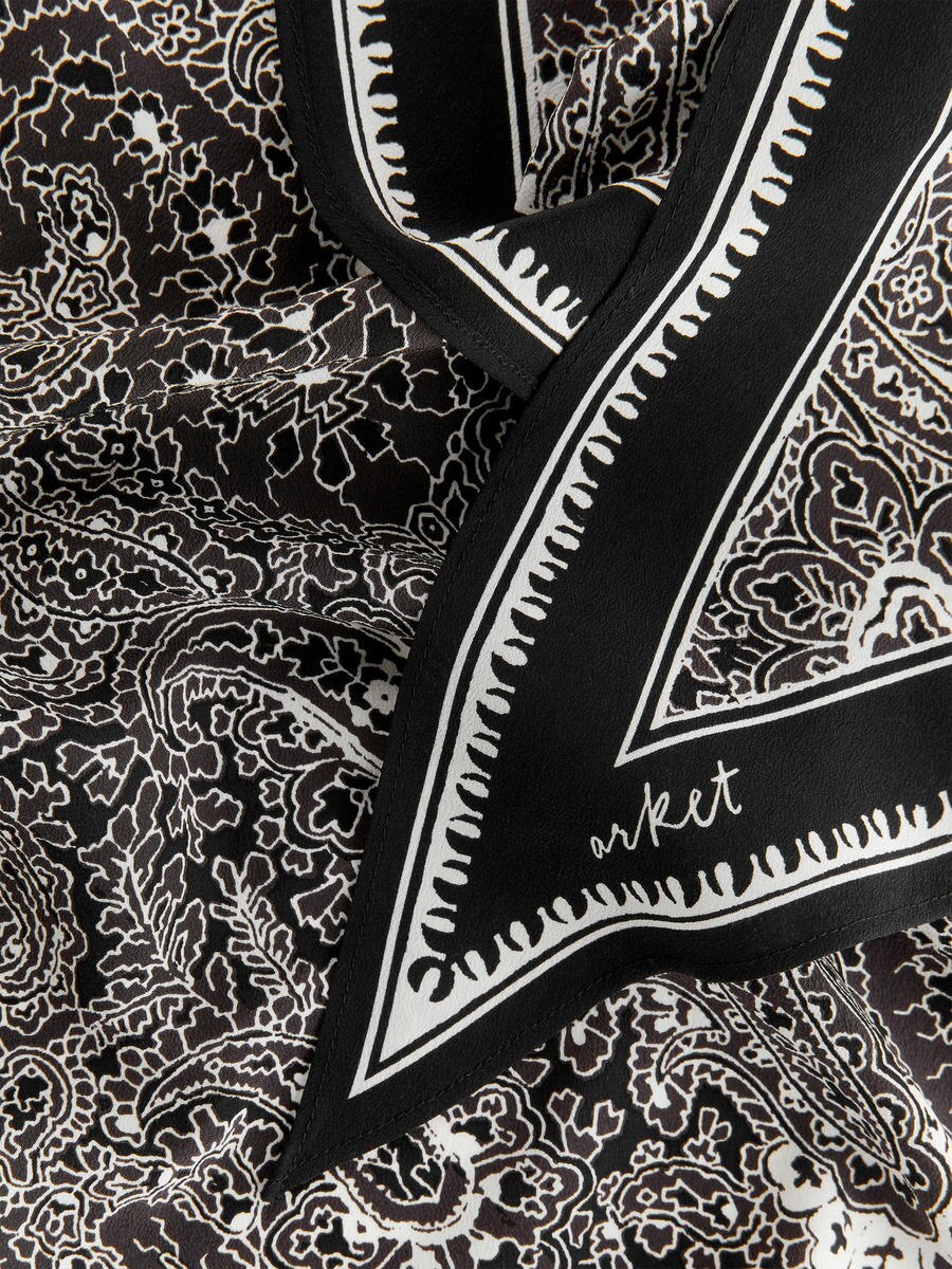 Triangle Silk Scarf – Black/White – Women – ARKET NL