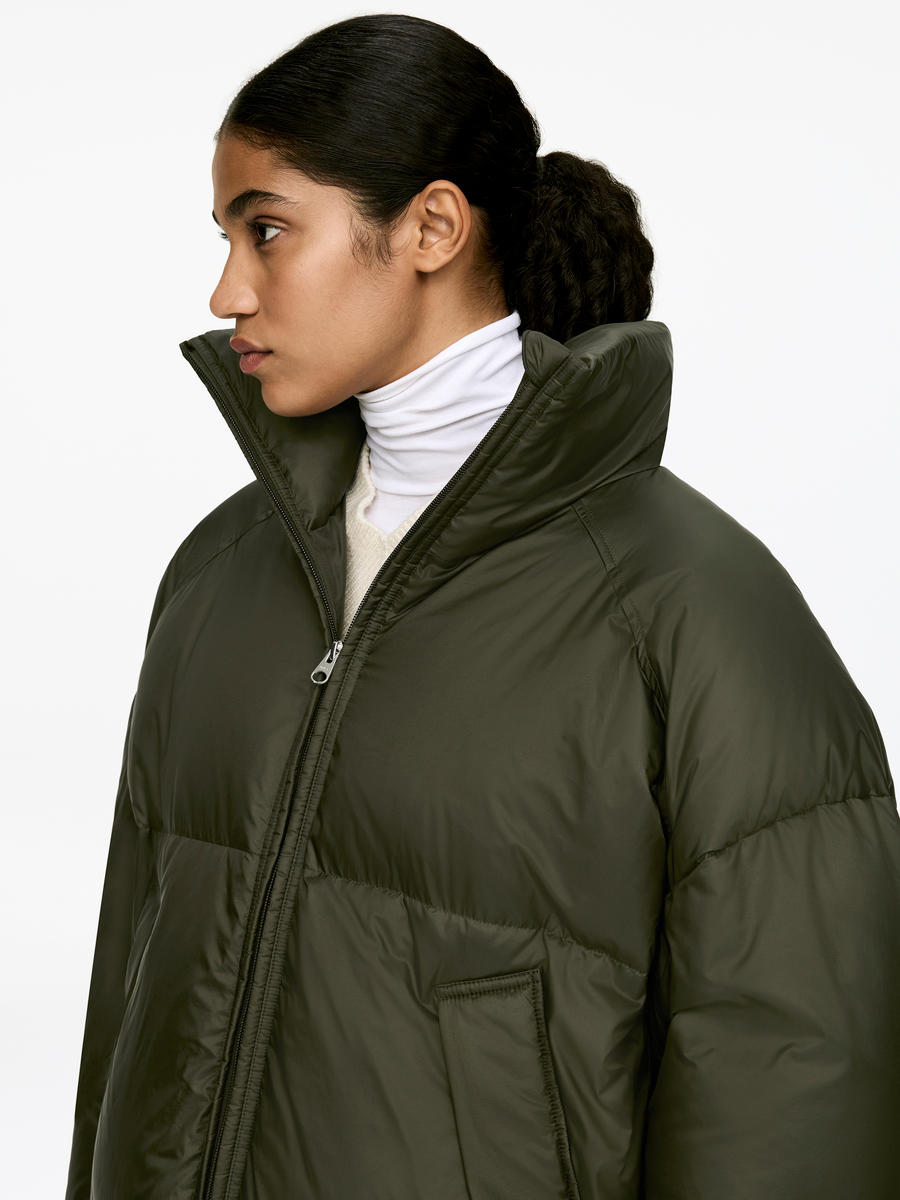 Upcycled Down Puffer Jacket – Dark Green – Women – ARKET EU