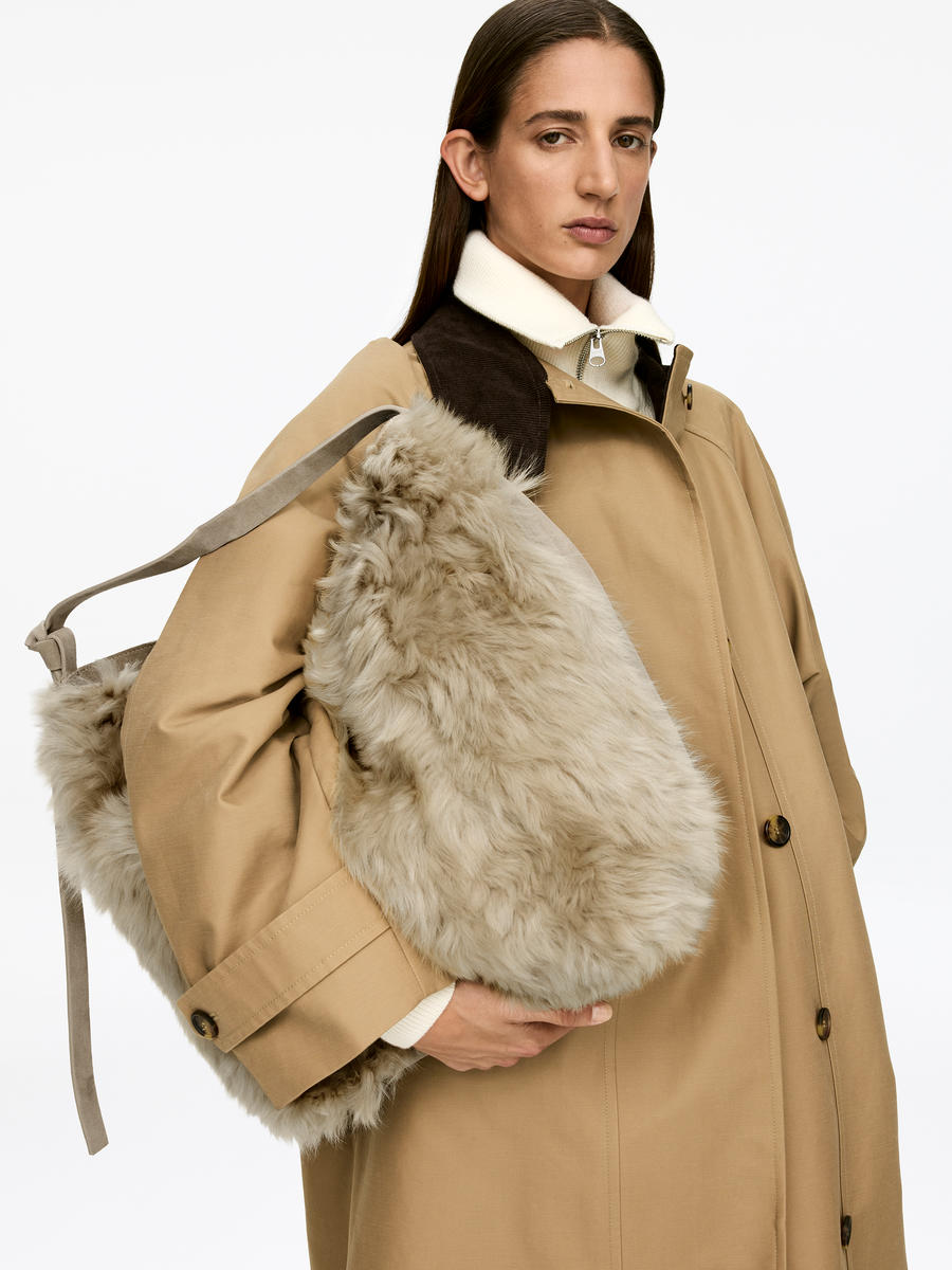 Shearling-Suede Tote Bag – Beige – Women – ARKET GB