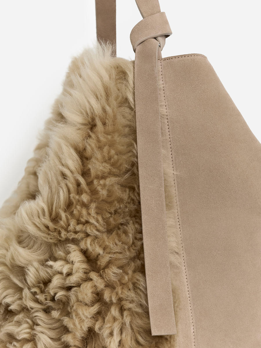 Shearling-Split Suede Tote Bag – Beige – Women – ARKET GB