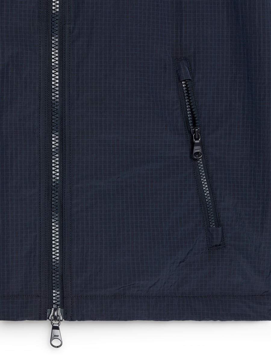 Lightweight Windbreaker – Dark Blue – Men – ARKET WW