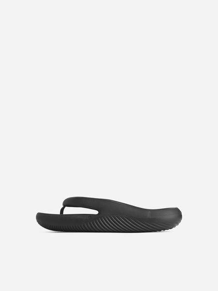 Crocs Mellow Recovery Flip Flops – Black – Women – ARKET DK